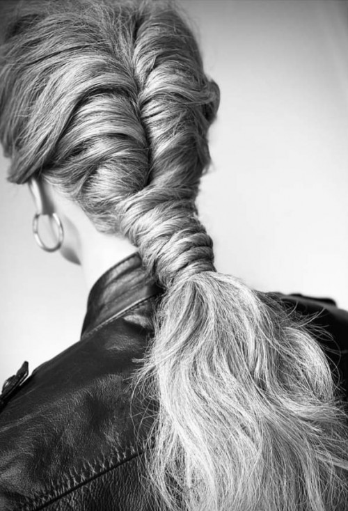 Attaches & chignons: les 11 tendances de la saison